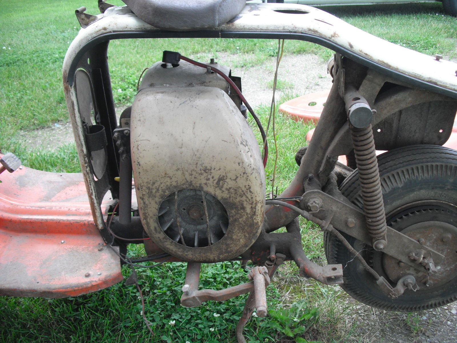 14014a Mitsubishi Pigeon Scooter | Wards Riverside Motorcycle Moped Scooter